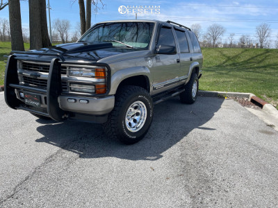 2000 Chevrolet Tahoe with 16x10 -25 Mickey Thompson Classic Iii and 305 ...
