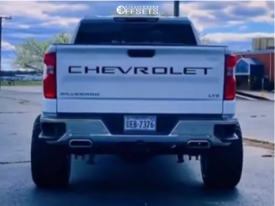 2021 Chevrolet Silverado 1500 with 22x14 -76 American Force Aka Ss and 33/14.5R22 Fury Offroad ...