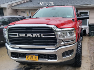 2019 Ram 2500 with 22x10 -19 Vision Rocker and 33/12.5R22 Venom Power ...