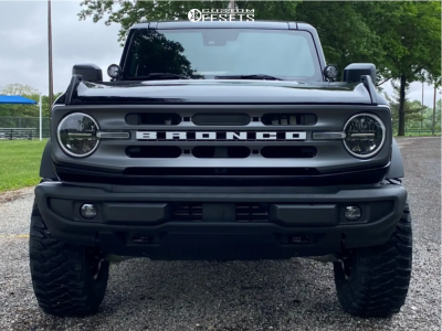 2022 Ford Bronco with 17x9 0 RTR Tech 6 and 35/12.5R17 Mickey Thompson ...