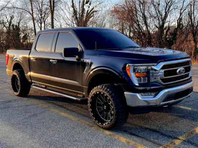 2021 Ford F-150 with 22x12 -44 TIS 547BM and 33/12.5R22 Atturo Trail ...