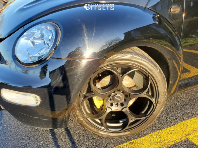 2001 Volkswagen Beetle with 18x8.5 35 Venom 43 and 235/40R18 Federal ...