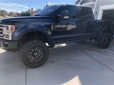 2020 Ford F-250 Super Duty with 22x12 -44 Hostile H126 and 36/13.5R22 ...