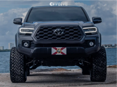 2022 Toyota Tacoma with 22x12 -44 TIS 544C and 33/12.5R22 Venom Power ...