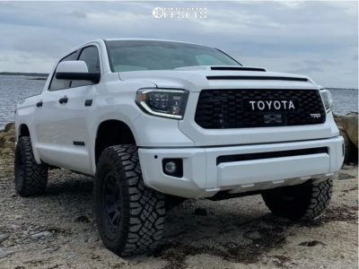 2021 Toyota Tundra with 18x9 18 Method Mr317 and 325/65R18 Goodyear ...