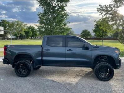 2021 Chevrolet Silverado 1500 with 22x12 -44 TIS 553B and 33/12.5R22 ...