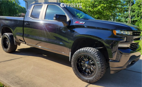 2019 Chevrolet Silverado 1500 with 20x10 -18 Fuel Sledge and 33/12.5R20 ...