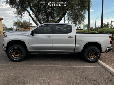 2022 Chevrolet Silverado 1500 with 18x9 -12 Method Mr305 and 35/12.5R18 ...