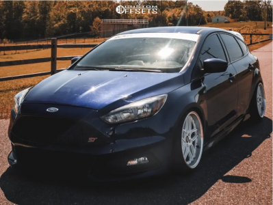 2017 Ford Focus with 18x9.5 35 ESR Cs15 and 215/40R18 Kumho Ecsta Pa51 ...