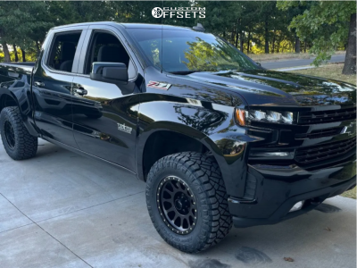 2020 Chevrolet Silverado 1500 with 18x9 -12 Method Mr305 and 33/12.5R18 ...