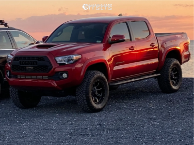 2020 Toyota Tacoma with 17x9 -12 Moto Metal Mo970 and 285/70R17 Nitto ...