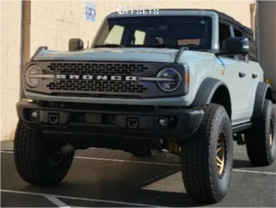 2022 Ford Bronco with 17x9 -12 Method Mr312 and 37/12.5R17 Milestar ...