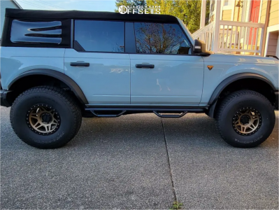 2022 Ford Bronco with 17x9 -12 Method Mr312 and 37/12.5R17 Milestar ...