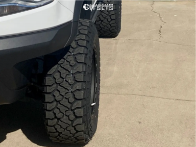 2018 Chevrolet Colorado with 18x9.5 -18 Vision Tactical and 275/70R18 ...