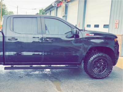 2019 Chevrolet Silverado 1500 with 20x10 -19 TIS 553B and 33/12.5R20 ...