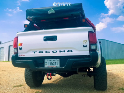 2020 Toyota Tacoma with 17x9 -12 Rock Trix RT111 and 285/70R17 Toyo ...