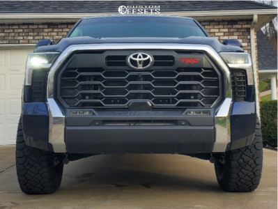 2022 Toyota Tundra with 18x9 18 Method Con6 and 35/12.5R18 Kenda Klever ...
