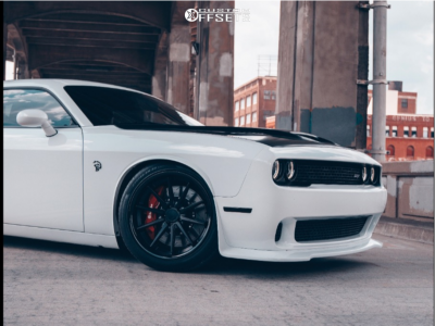 2017 Dodge Challenger with 20x10.5 15 Ferrada Fr4 and 275/35R20 Pirelli ...