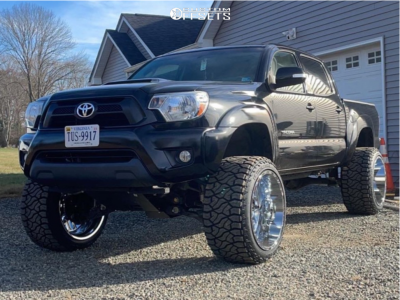 2015 Toyota Tacoma with 22x14 -76 TIS 544C and 33/13.5R22 Venom Power ...
