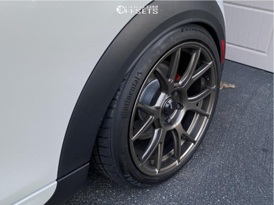 2023 Mini Cooper with 18x8.5 43 Konig Ampliform and 225/40R18 ...