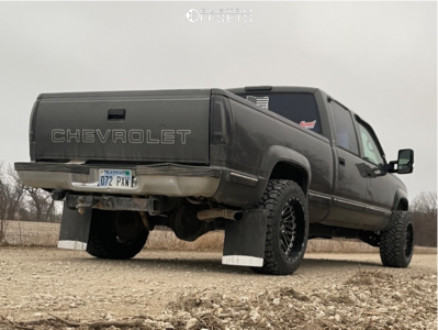 1998 Chevrolet K2500 with 22x12 -44 TIS 553BM and 33/12.5R22 Kenda ...