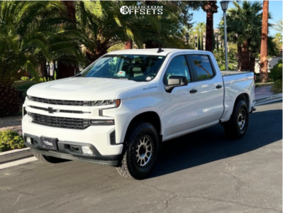 2019 Chevrolet Silverado 1500 with 18x9 0 Method MR305 and 35/12.5R18 ...