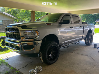 2022 Ram 2500 with 22x10 -25 ARKON OFF-ROAD Davinci and 35/12.5R22 ...