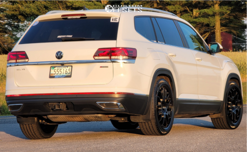 2021 Volkswagen Atlas with 22x10 30 Rotiform Zws and 275/40R22 Lexani ...