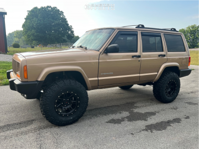 2000 Jeep Cherokee with 15x8 -19 DX4 Rebel and 31/10.5R15 Milestar ...