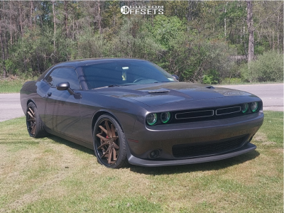 2015 Dodge Challenger with 22x9.5 12 Ferrada FR2 and 265/30R22 Venom ...