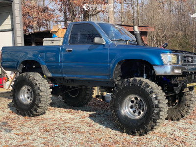 Lifted Toyota Pickup Sas