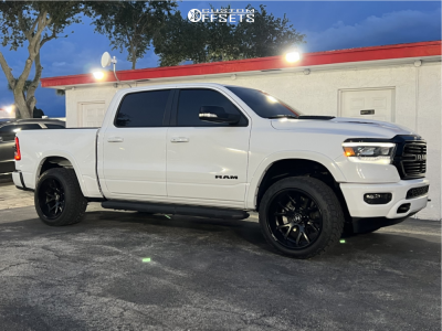 2021 Ram 1500 with 22x12 -44 Hostile Rage and 33/12.5R22 Toyo Tires ...