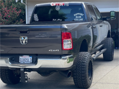 2020 Ram 2500 with 20x12 -52 Method Mr605 and 35/12.5R20 Mickey ...