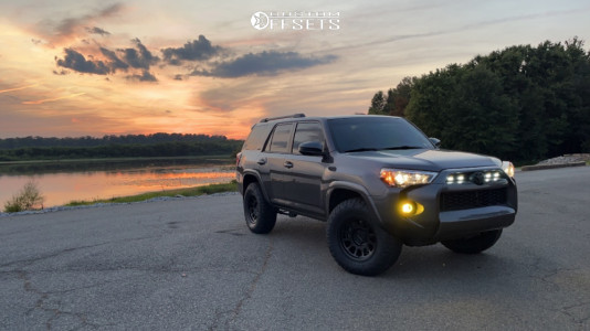 2018 Toyota 4Runner with 17x8.5 0 Method Mr703 and 285/70R17 Nitto ...