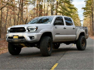 2013 Toyota Tacoma with 17x8.5 0 Method Mr305 and 33/12.5R17 Toyo Tires ...