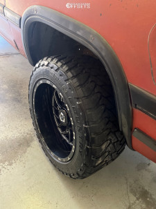 1992 Dodge D250 with 20x12 -44 TIS 544bm and 33/12.5R20 Toyo Tires Open ...