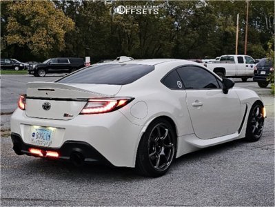 2022 Toyota GR86 with 18x8.5 38 Konig Ultragram and 215/40R18 Yokohama ...