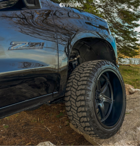 2020 Chevrolet Silverado 1500 with 24x12 -44 Hostile Venom and 35/12 ...