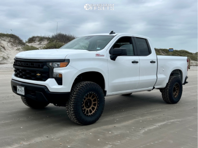 2023 Chevrolet Silverado 1500 with 18x9 -12 Method Mr305 and 35/12.5R18 ...