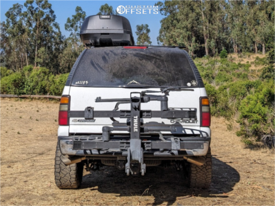 2004 Chevrolet Tahoe with 20x10 -24 Icon Alloys Bandit and 285/50R20 ...