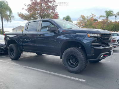 2020 Chevrolet Silverado 1500 with 17x9 -12 Method Mr312 and 35/12.5R17 ...