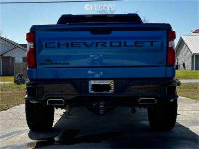 2022 Chevrolet Silverado 1500 with 20x12 -44 V-Rock Recoil and 33/12 ...