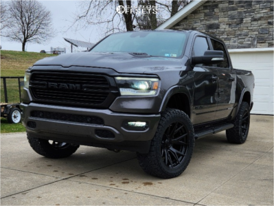 2021 Ram 1500 with 22x10 -18 Fuel Catalyst and 35/12.5R22 Kenda Klever ...