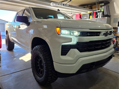 2022 Chevrolet Silverado 1500 with 18x8.5 -18 Method Mr305 and 35/12 ...