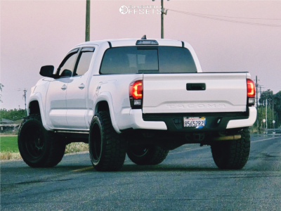 2019 Toyota Tacoma with 20x12 -44 Weld Off-Road Stealth and 33/12.5R20 ...