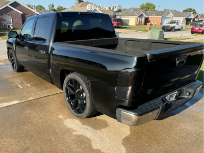 2009 Chevrolet Silverado 1500 with 22x9 24 4Play Cv98 and 285/40R22 ...