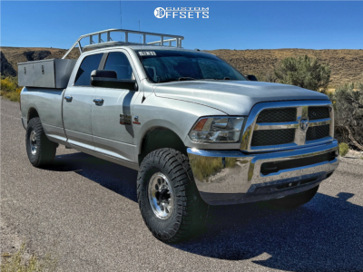 2016 Ram 2500 with 17x8.5 25 Method Mr315 and 37/12.5R17 RBP Repulsor ...
