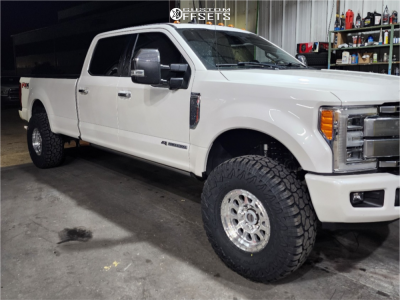 2019 Ford F-350 Super Duty with 17x9 -12 Method Mr315 and 37/13.5R17 ...