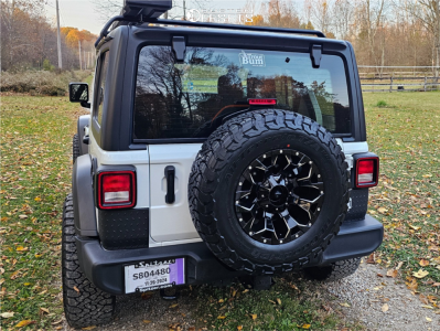 2021 Jeep Wrangler with 17x9 -12 Fuel Assault D576 and 285/70R17 ...