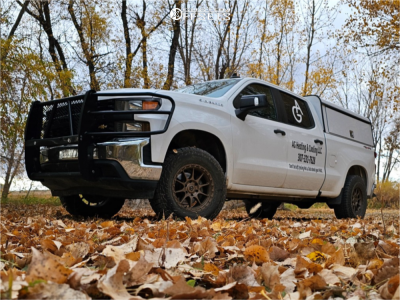 2020 Chevrolet Silverado 1500 with 18x9 0 TIS 563bz and 275/70R18 ...